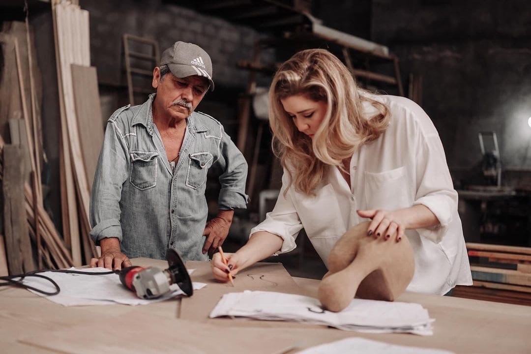 MAFER SALINAS "La gota": desafío de gravedad y creatividad